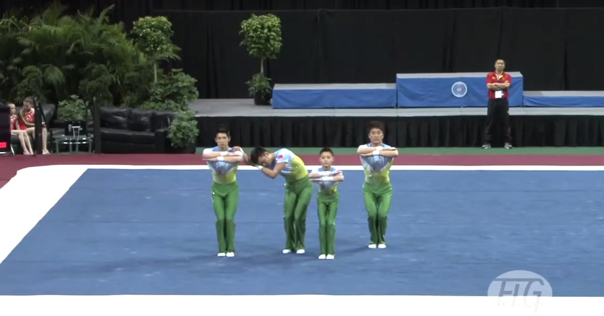 4 Men Line Up And Go To Sleep. Now Keep Your Eye On The Little Guy...
