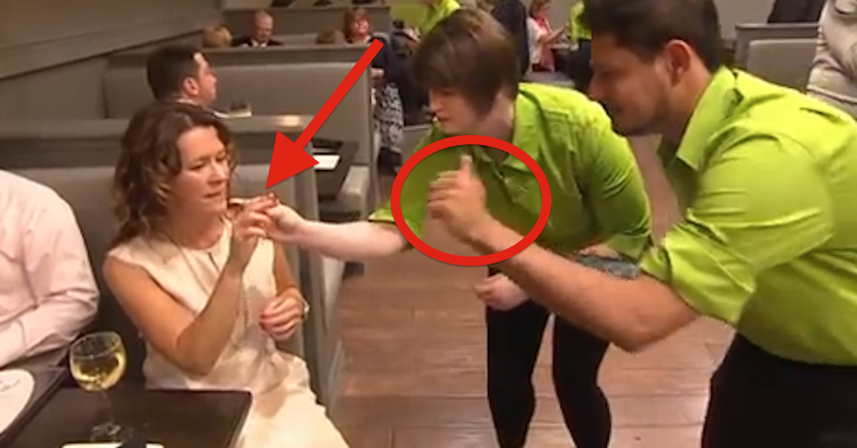 Restaurant With Deaf Servers Requires Everyone To Use Sign Language ...