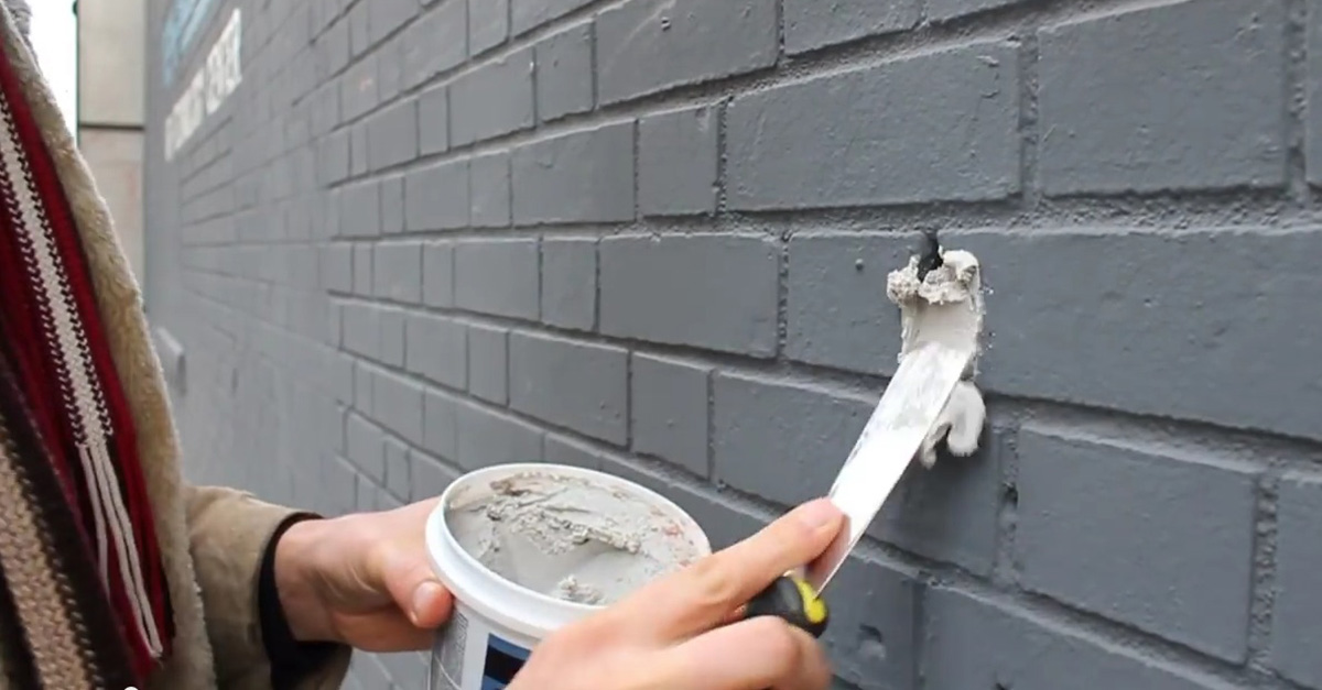 Look Closely At This Wall — He’s Using An Old SPY Technique to Hide ...