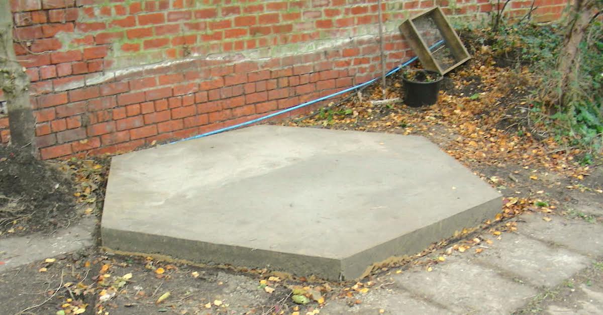 He Creates A Concrete Hexagon In His Backyard. What He Puts On Top ...