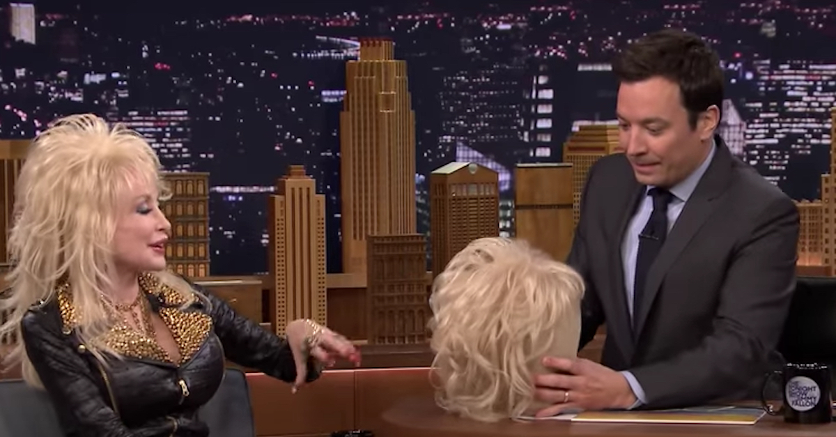Dolly Parton Howls With When Jimmy Fallon Puts On 1 Of Her 365 Wigs