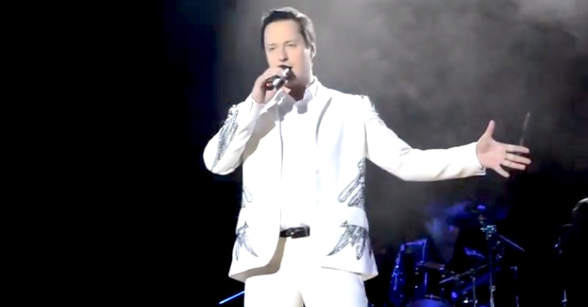Singer Proves He's Not Lip-Syncing While Hitting High Note