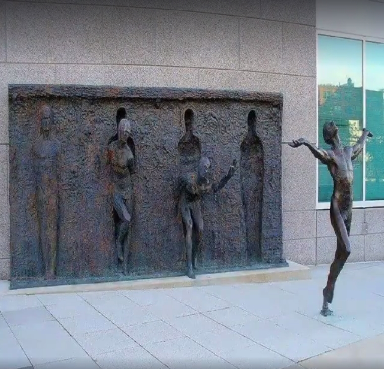 They're Just Sculptures, But These Unbelievable Creations Seem To Defy ...