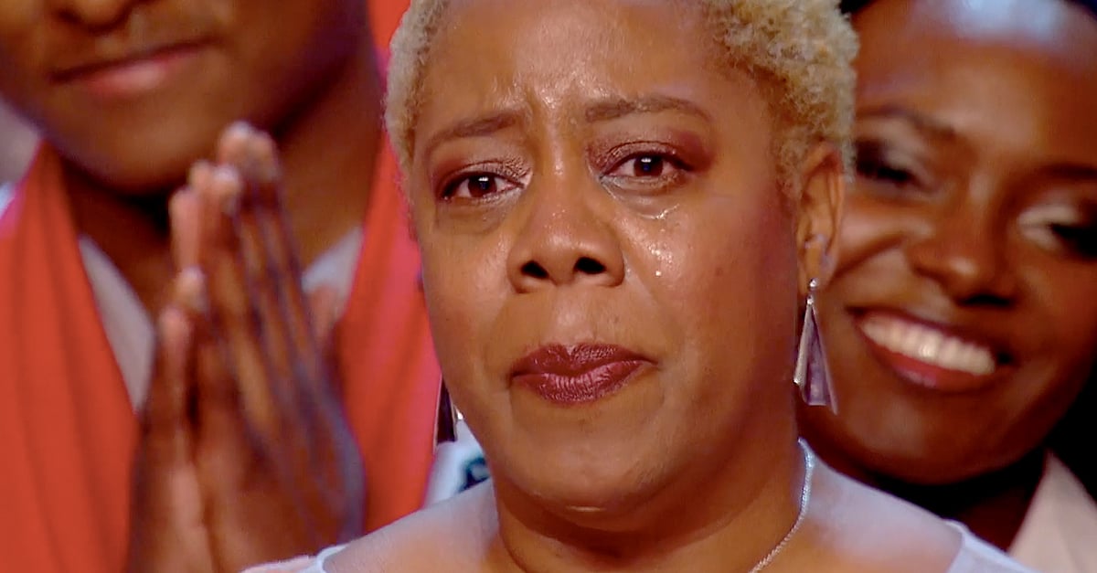 Singer Breaks Down In Tears Onstage, But Wait Til You See Who’s ...