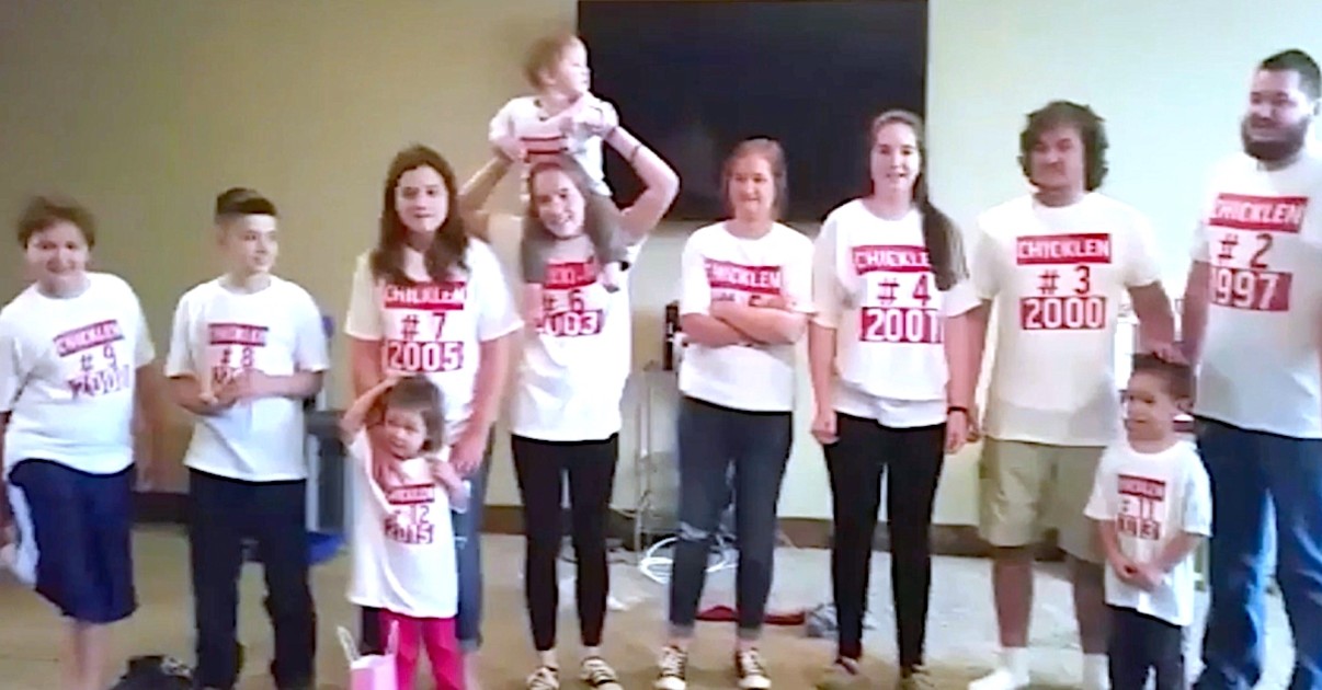 13 Kids Line Up For Photo To Learn Mom Is Having 14th Baby