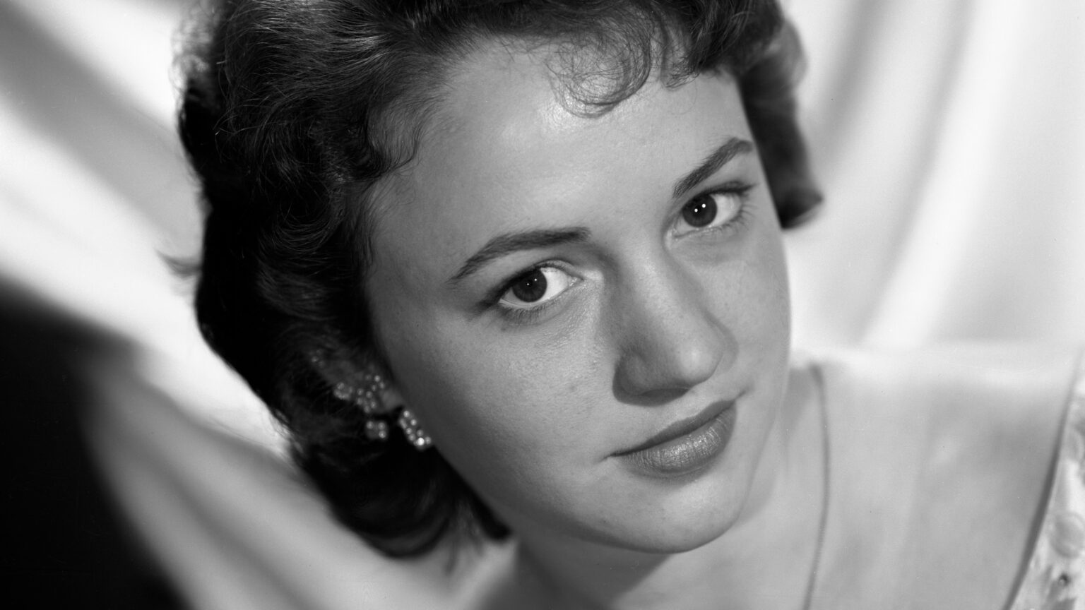 'White Christmas' Actress Anne Whitfield Dies At Age 85