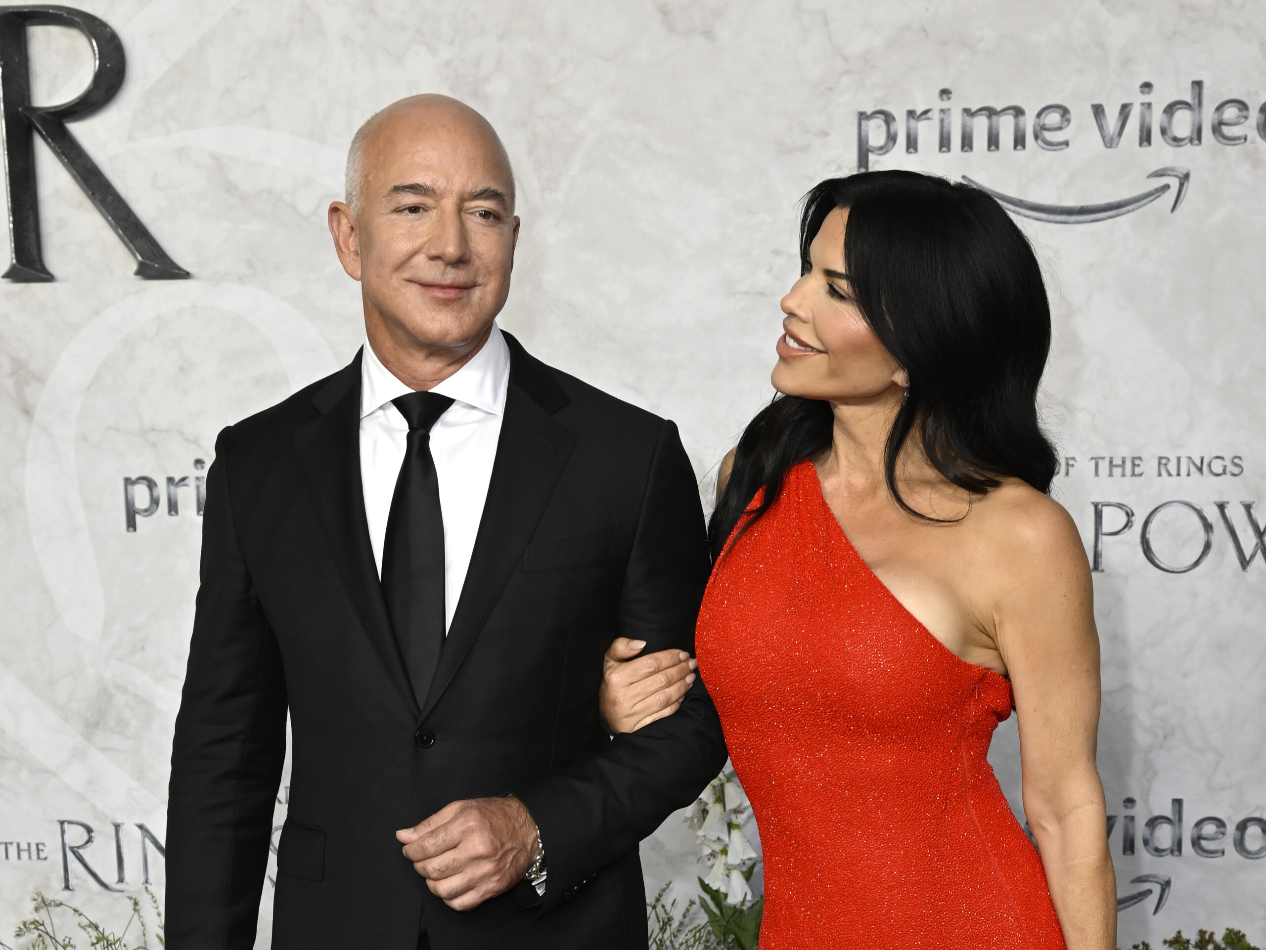 Jeff Bezos And Partner Lauren Sánchez Stepped Out For Beach Party