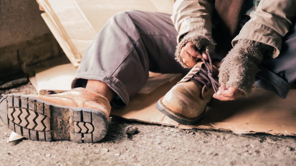 AZ PhD Student Finds Out Homeless Couple Live On Porch Of Her New House ...