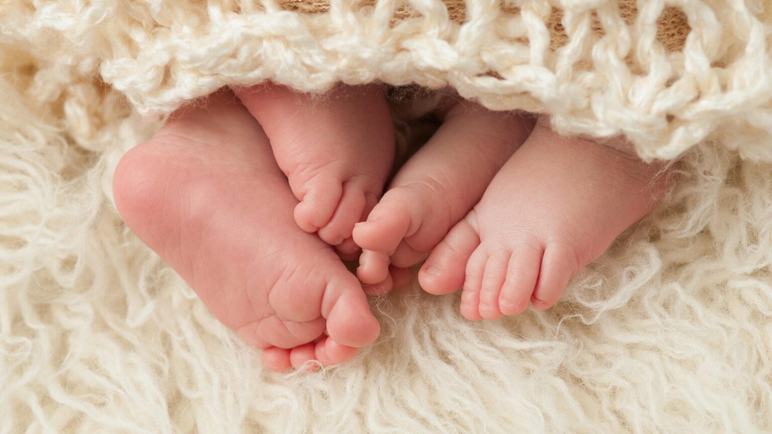 Two Sets Of New Year's Twins Born Different Days, Months, And Years ...