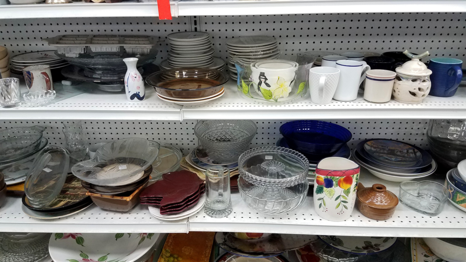Man Thrifts Plate At Goodwill For $5, Learns It's Worth Way More