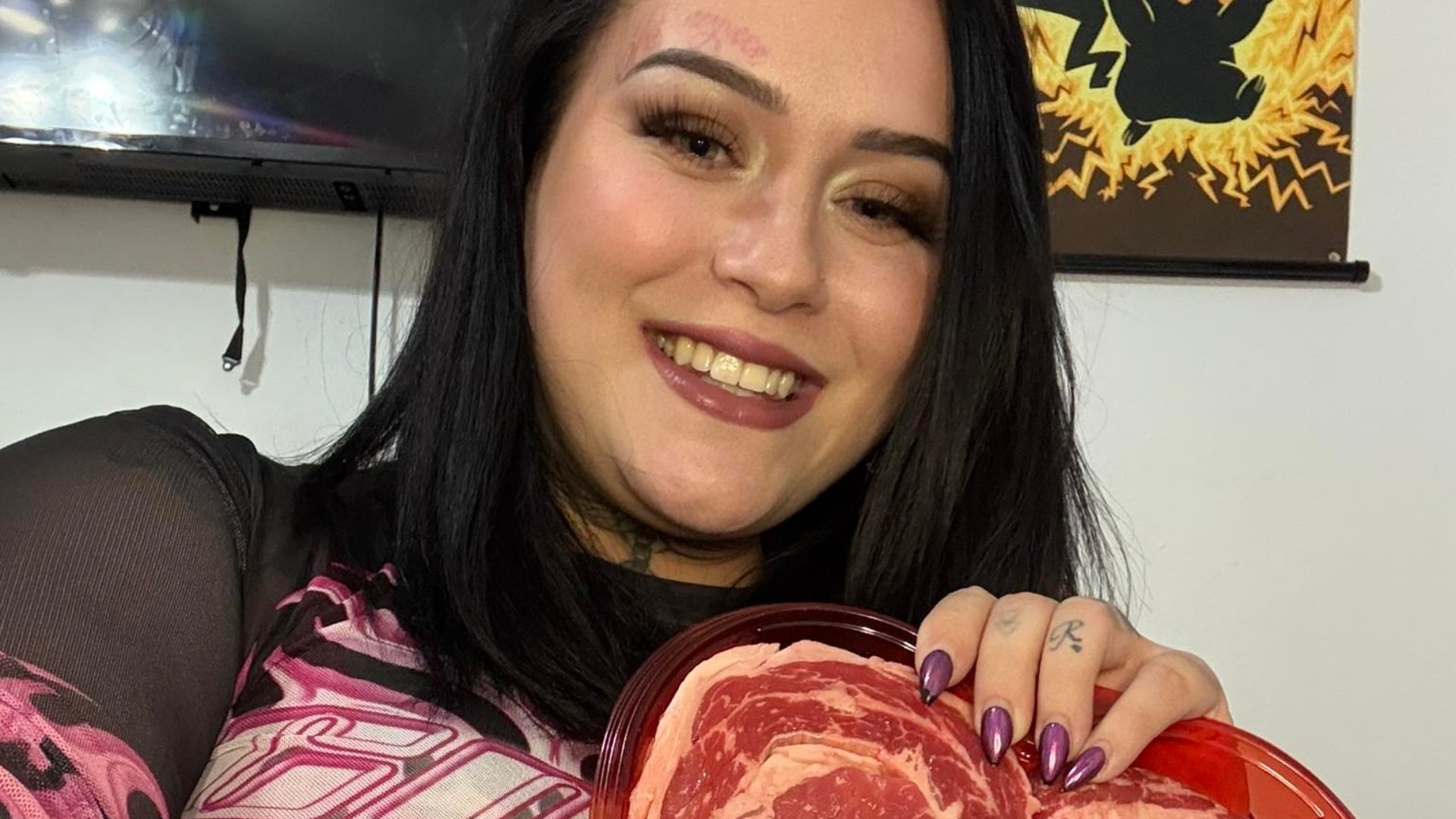 Woman Reveals She Eats 2 Pounds of Raw Meat Daily